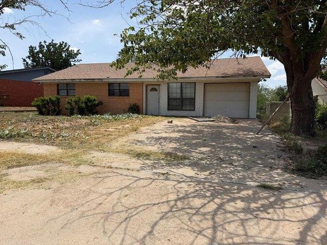2714 Lynn Dr, Big Spring, TX 79720