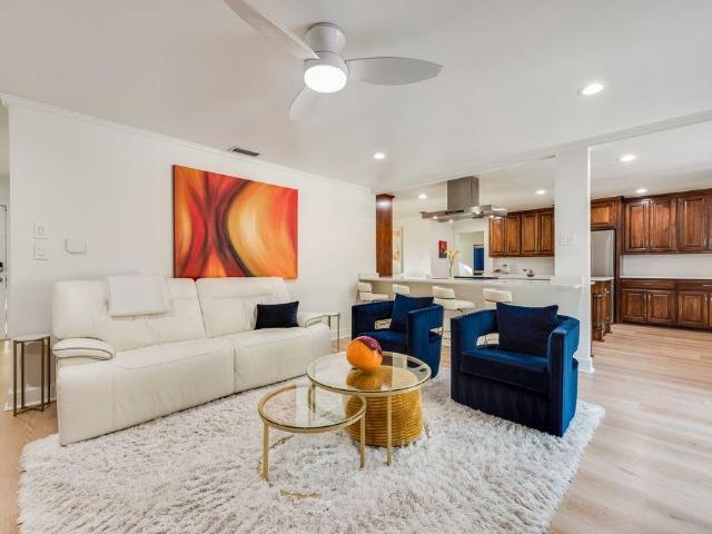2714 Lakeview Lane
