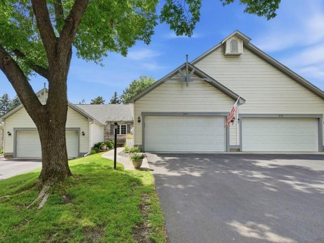 2714 Lake Court Dr Unit 100, Mounds View, MN 55112