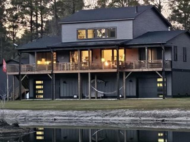 2714 Whitestocking Rd, Burgaw, NC 28425