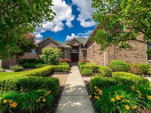27153 Alderman Ct, Harrison Township, MI 48045