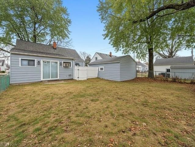 27151 Farringdon Ave, Euclid, OH 44132