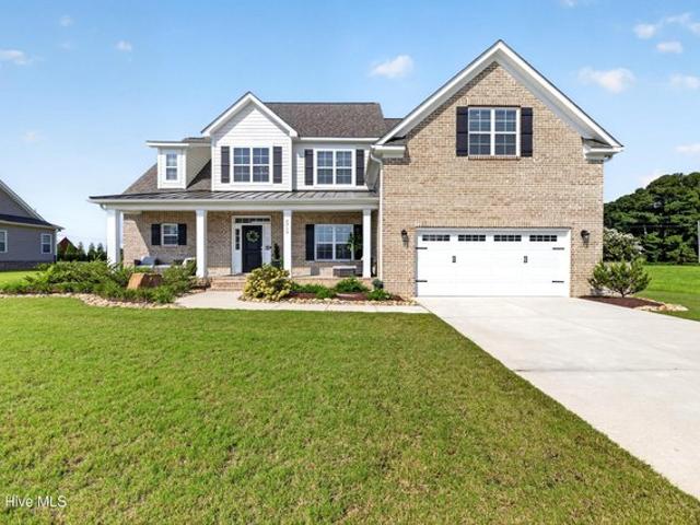 2715 Frances Ct, Grimesland, NC 27837