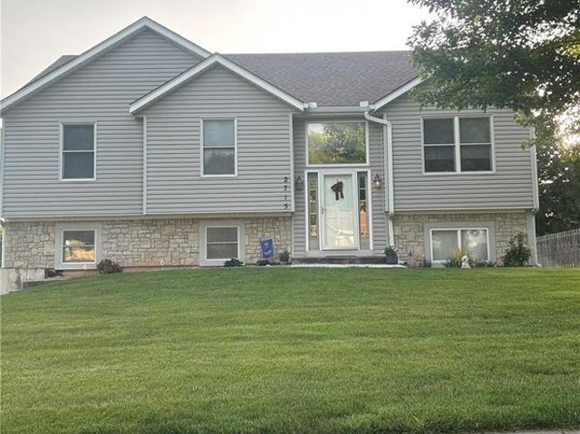 2715 Stratton Dr, Eudora, KS 66025