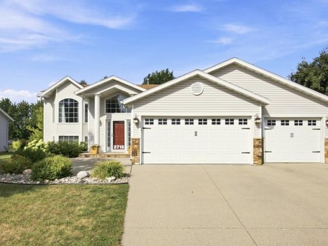 2715 32nd St S, Fargo, ND 58103