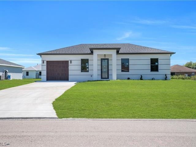 2715 59th St W, Lehigh Acres, FL 33971