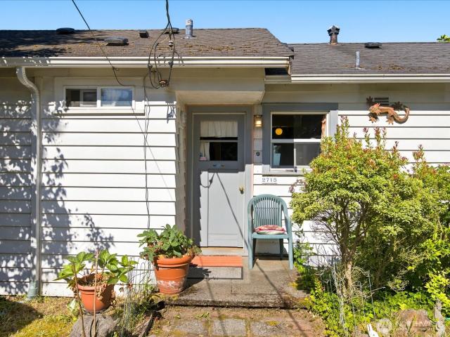 2715 50th Avenue SW