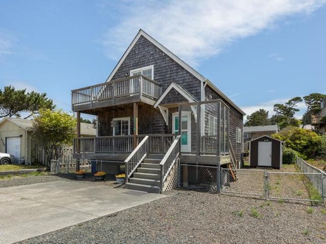2716 NW Jetty Ave, Lincoln City, OR 97367