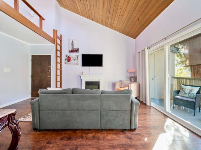 2716 Oak Rd 111