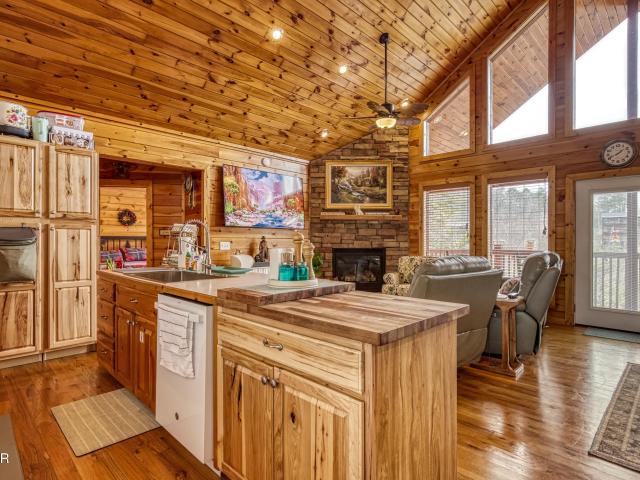 2716 Knights Lane
