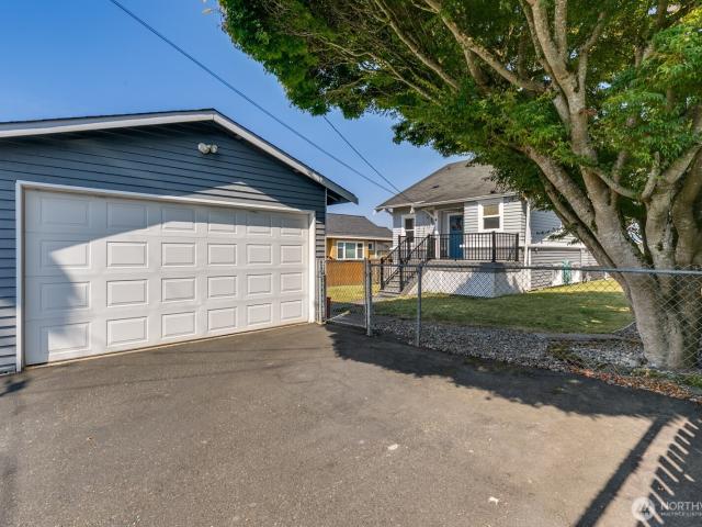 2716 Leonard Drive