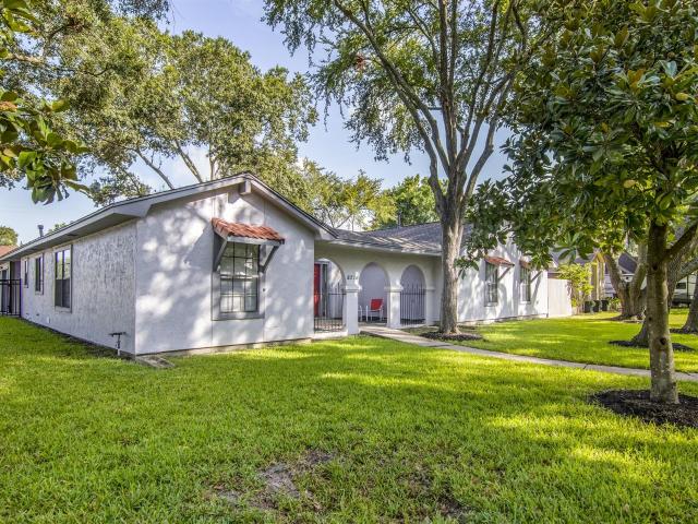 2716 Pine Cone Lane Corner