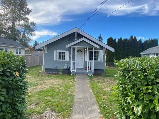 2716 Sylvan Dr W, University Place, WA 98466