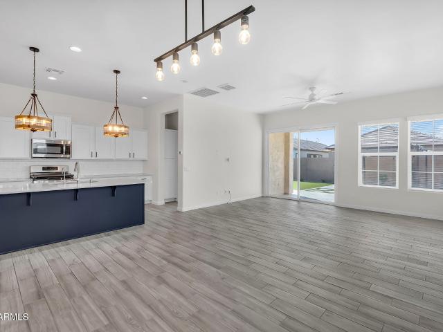 2716 S Chatsworth