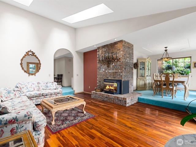 2716 Walnut Loop NW