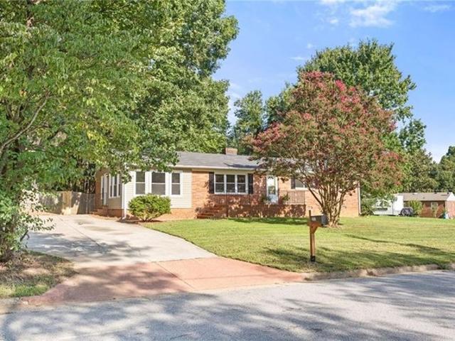 2717 Denise Dr, Greensboro, NC 27407