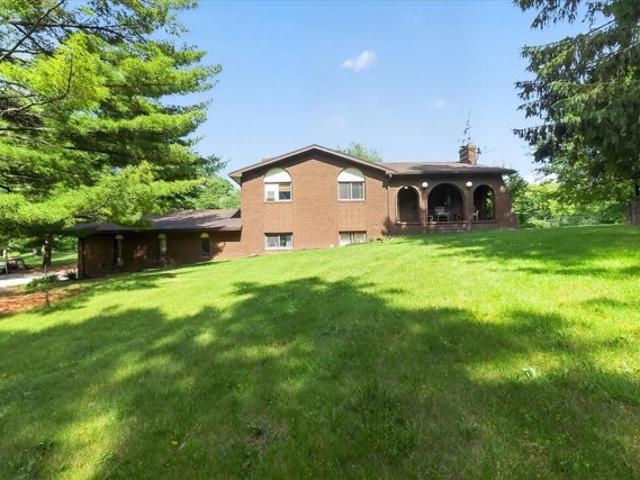 2717 Fishbeck Rd, Howell, MI 48843