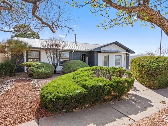 2717 Los Tretos St NW, Albuquerque, NM 87120