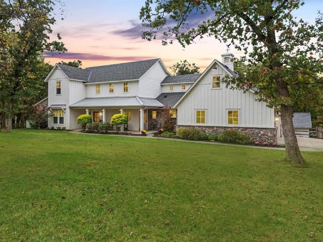 2717 Walking Woods Trail
