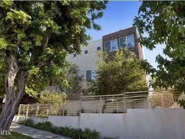 27188393 1212 Ocean Park Blvd #7