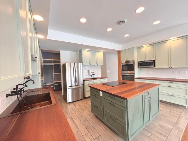 2718 Northridge Drive