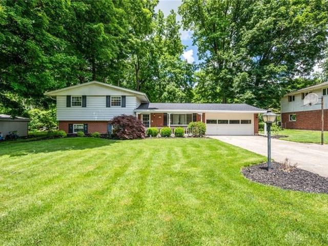 2718 Bahns Dr, Beavercreek, OH 45434