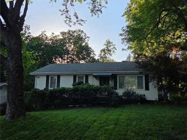 2718 Cedar Crest Ter, Independence, MO 64057