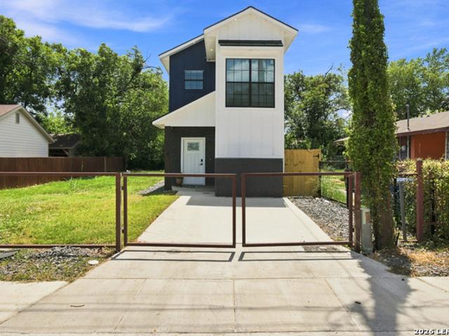 2718 Ceralvo St