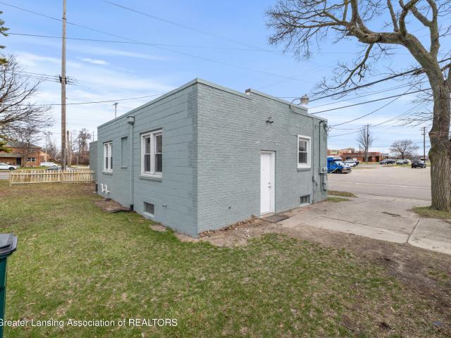 2718 E Grand River Avenue