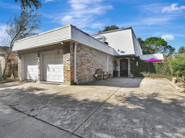 2718 Kissing Camel Court