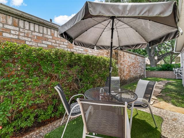 2718 Kissing Camel Court