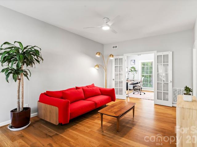 2718 Peverell Lane
