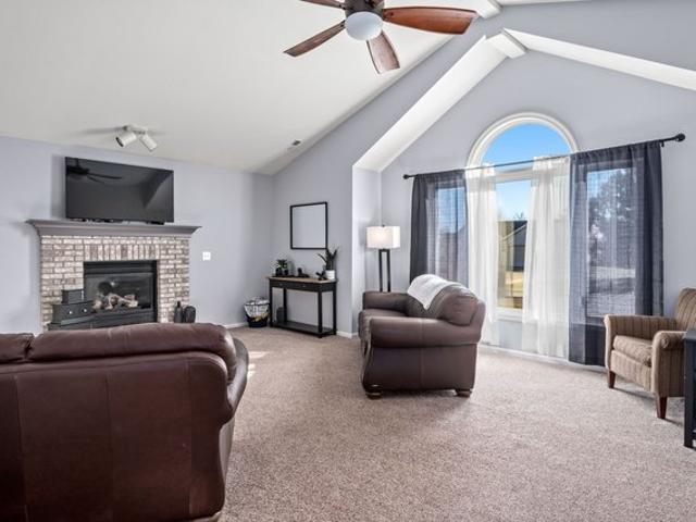 2718 Sassafras Cv, Fort Wayne, IN 46818