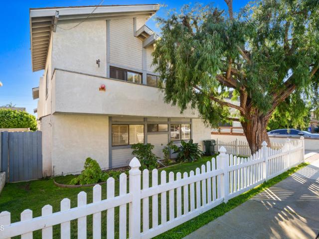 2718 Vanderbilt Ln, Unit B, Redondo Beach, CA 90278 | MLS #P1 25900 | Compass