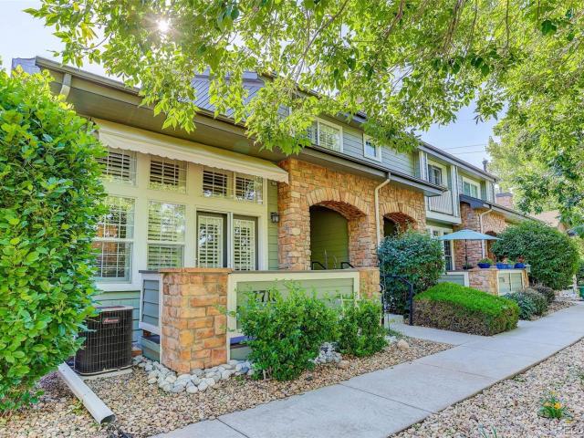 2718 W Greens Drive
