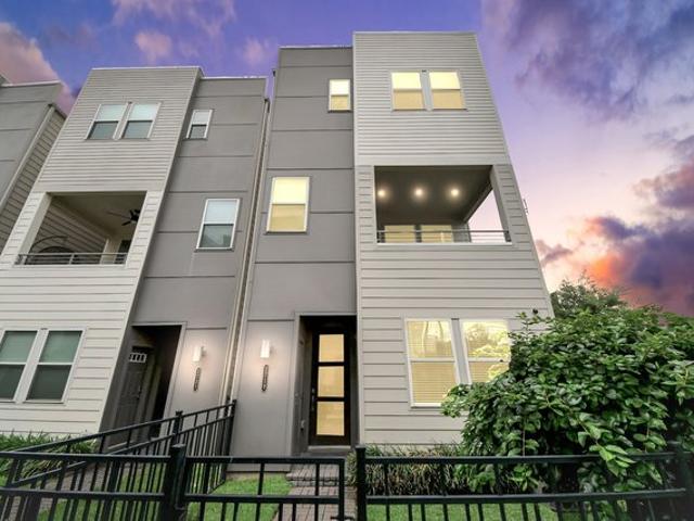 2719 Clinton Dr, Houston, TX 77020