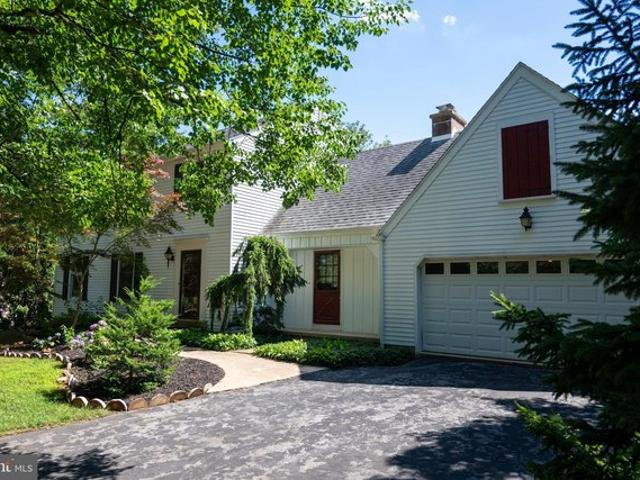 2710 Alexander Dr, Wilmington, DE 19810