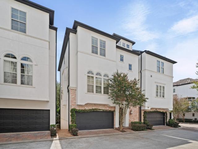 2710 Arabelle Grove