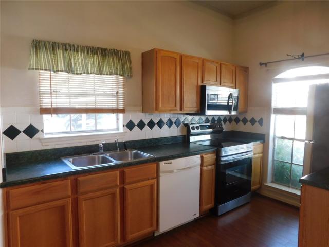 2710 Grants Lake Blvd G3
