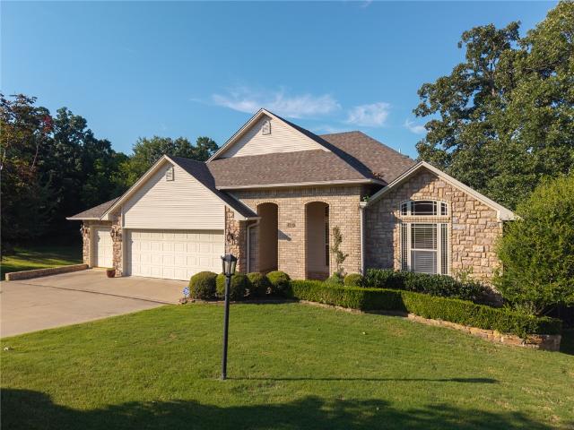 2710 Parkway Lane