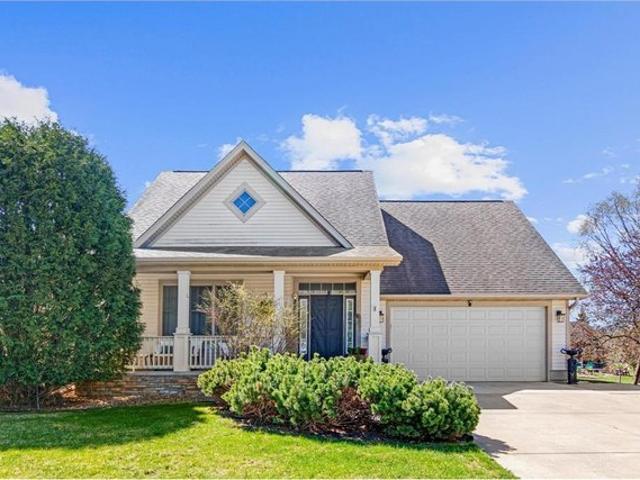 2710 Red Splendor Cir E, Maplewood, MN 55119