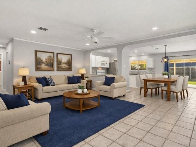 2710 Stone Creek Ln, Corinth, TX 76210