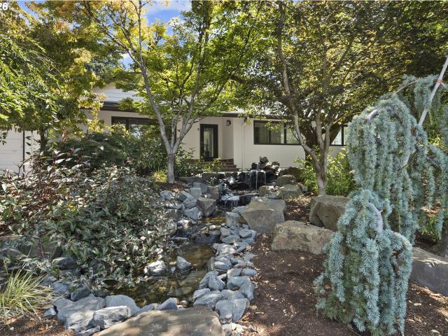 2710 sw maple ln
