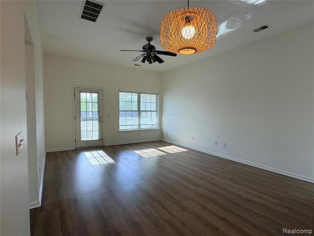2710 S Knightsbridge Circle