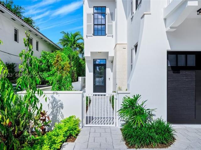 2710 S Le Jeune Rd, Coral Gables, FL 33134