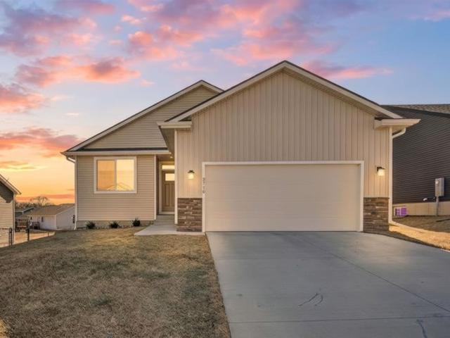 2710 22nd St SW, Altoona, IA 50009