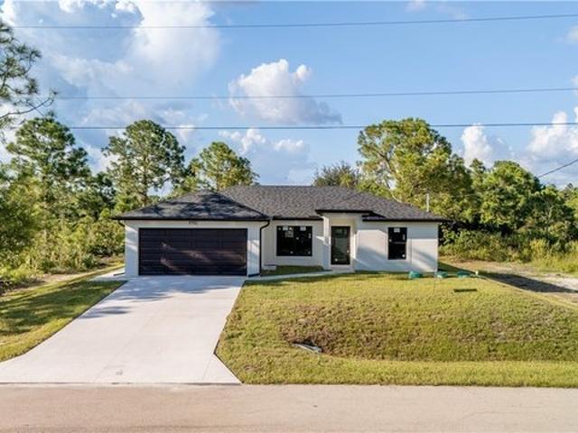 2710 42nd St W, Lehigh Acres, FL 33971