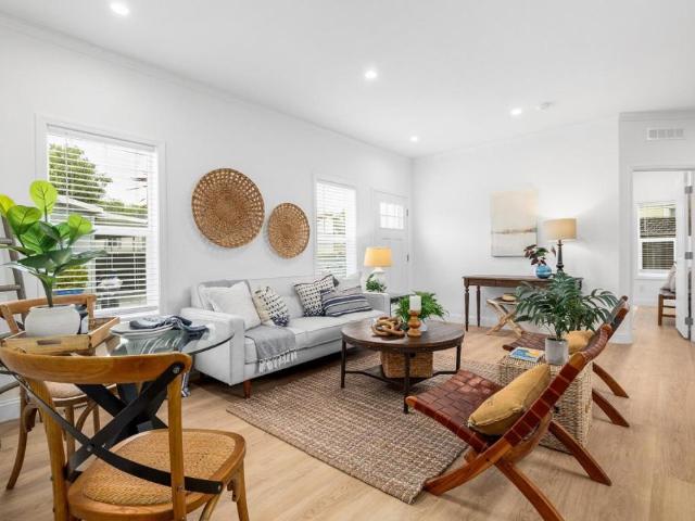 2711 Mar Vista Drive