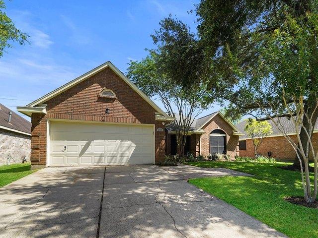 2711 N Peach Hollow Cir, Pearland, TX 77584