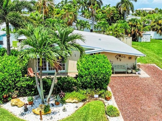 2711 Avenue C, Holmes Beach, FL 34217